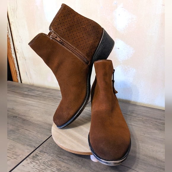 Biza | Shoes | Biza Plymouth Brown Leather Boots Zip Sides Low Heel ...
